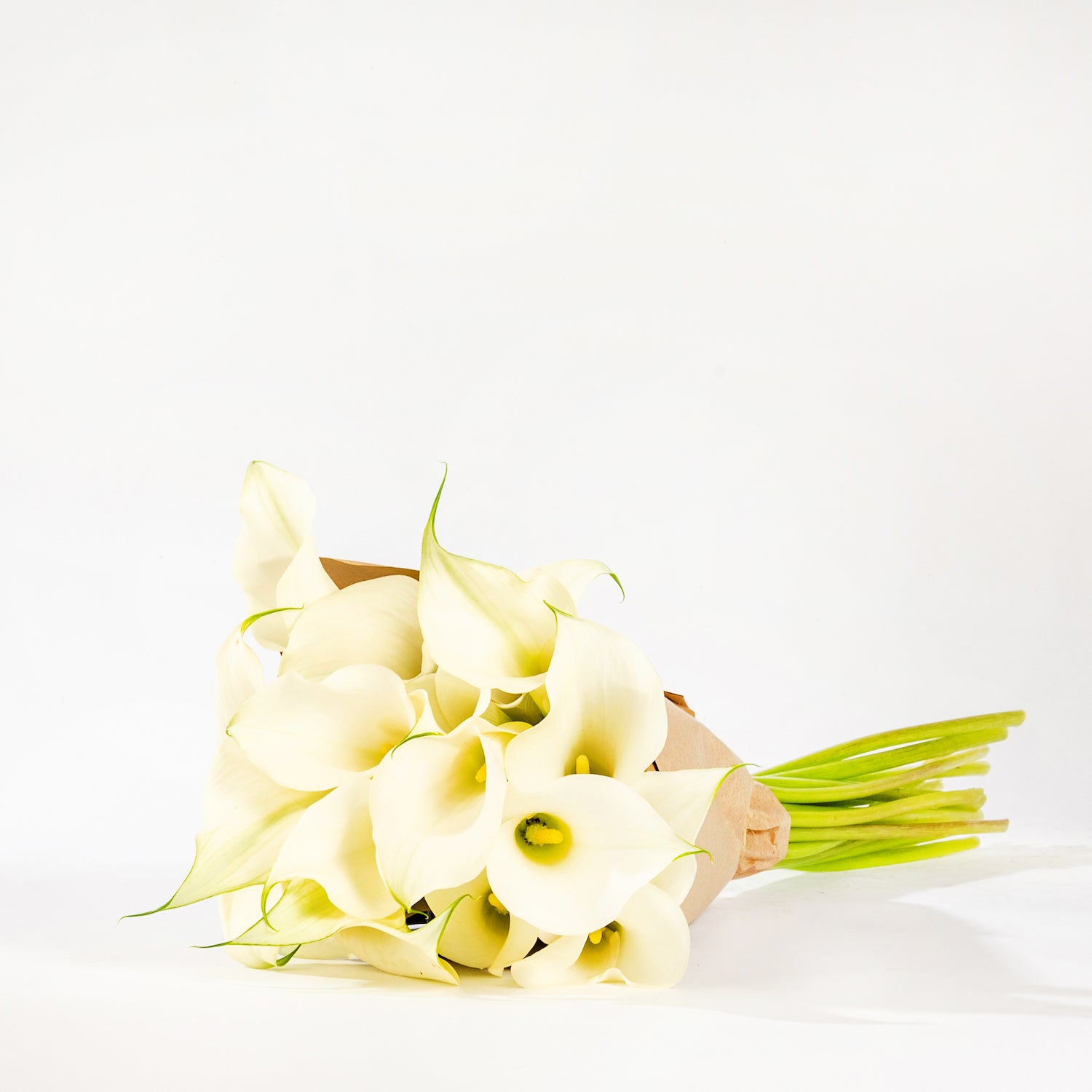 Calla Lily Flower Delivery | UK Sustainable Flower Delivery | Bloom ...