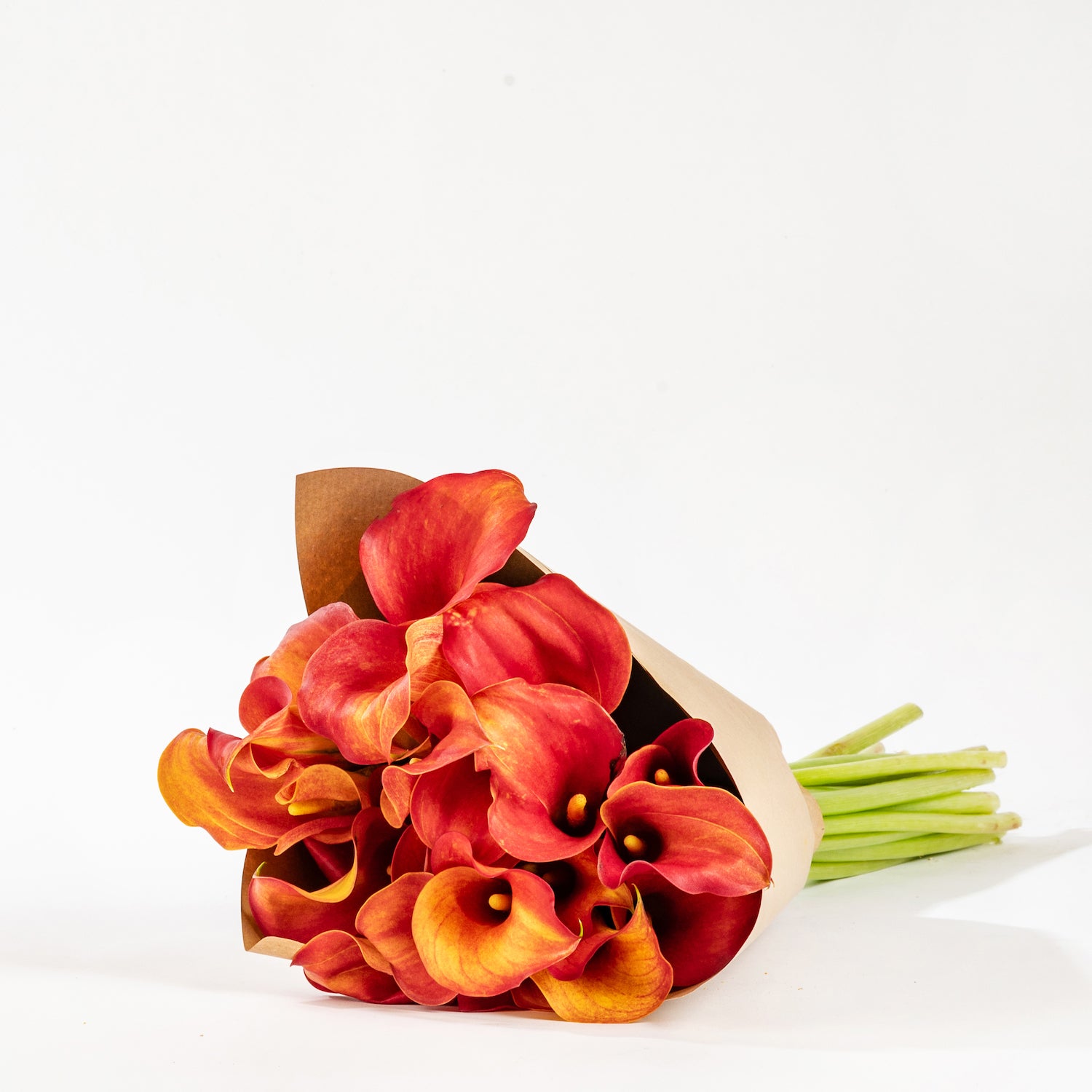 Calla Lily Flower Delivery | UK Sustainable Flower Delivery | Bloom ...
